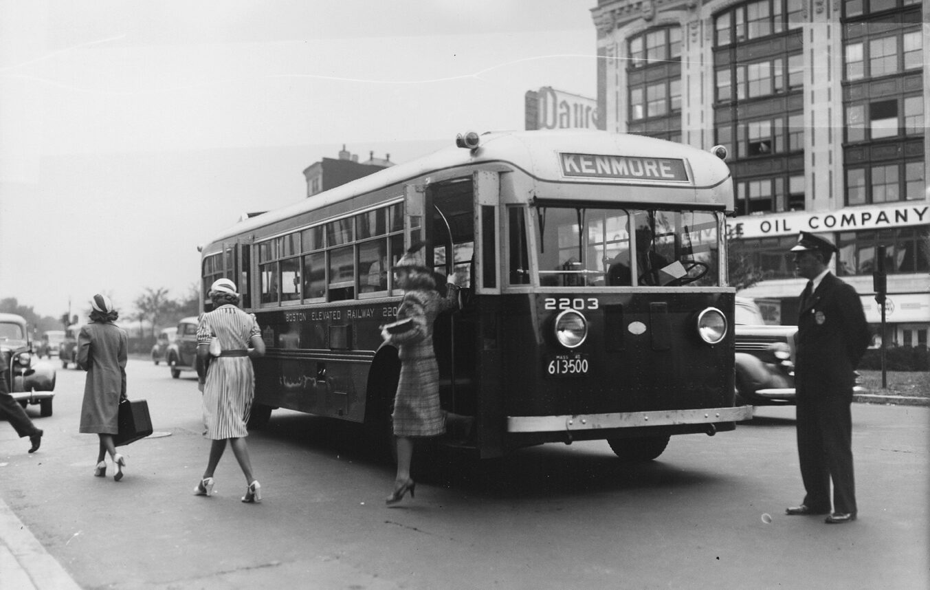 Why Mass Transit in America Disappeared – Common Edge