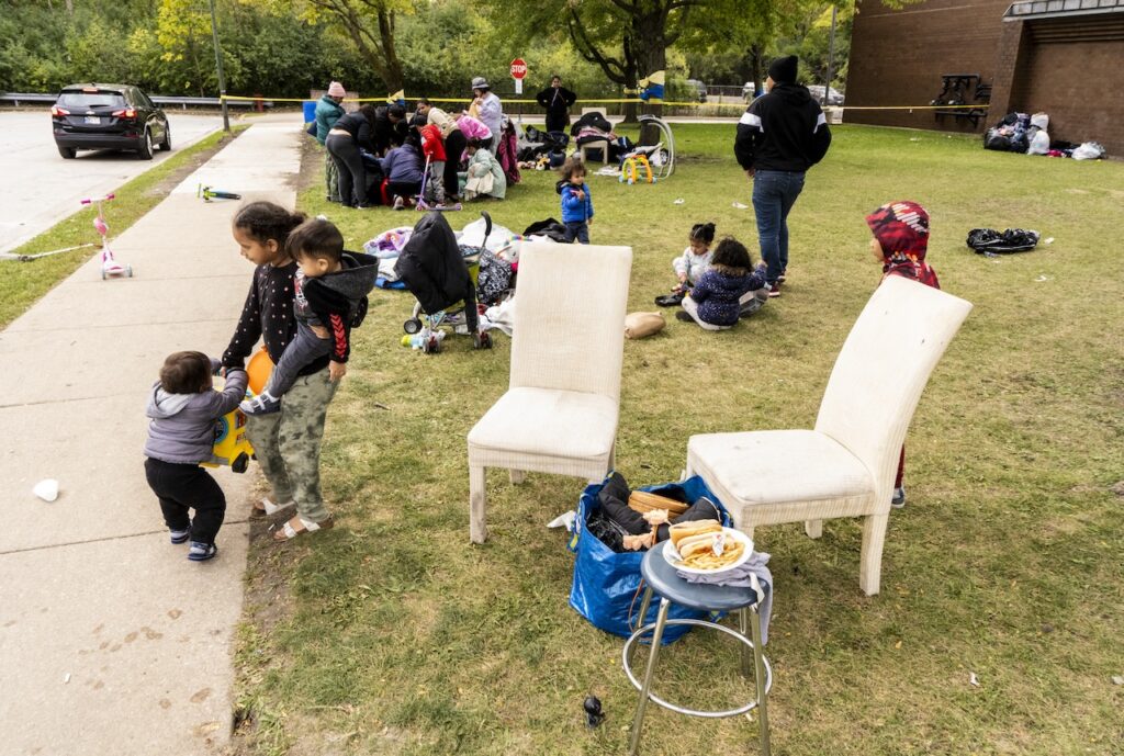 Hope and Squalor: Venezuelan Refugees at Chicago Police Stations ...